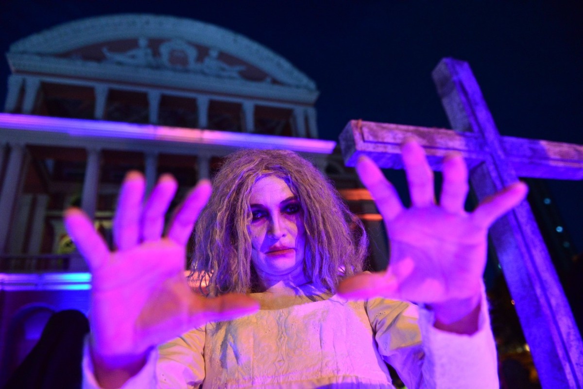 'Halloween do Teatro Amazonas' tem visitação performática com ...