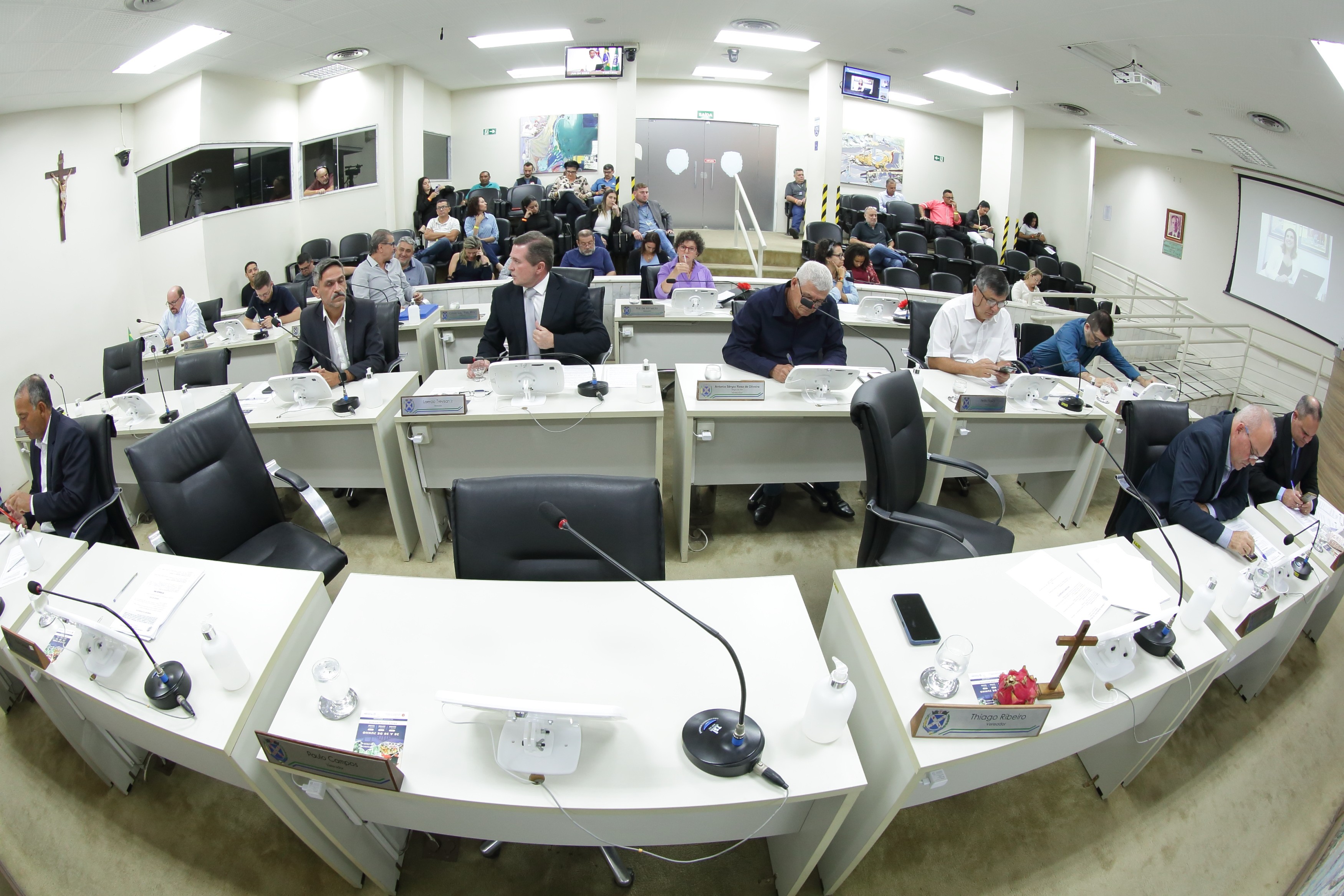 Orçamento de R$ 3,3 bilhões para 2025 é aprovado na Câmara de ...