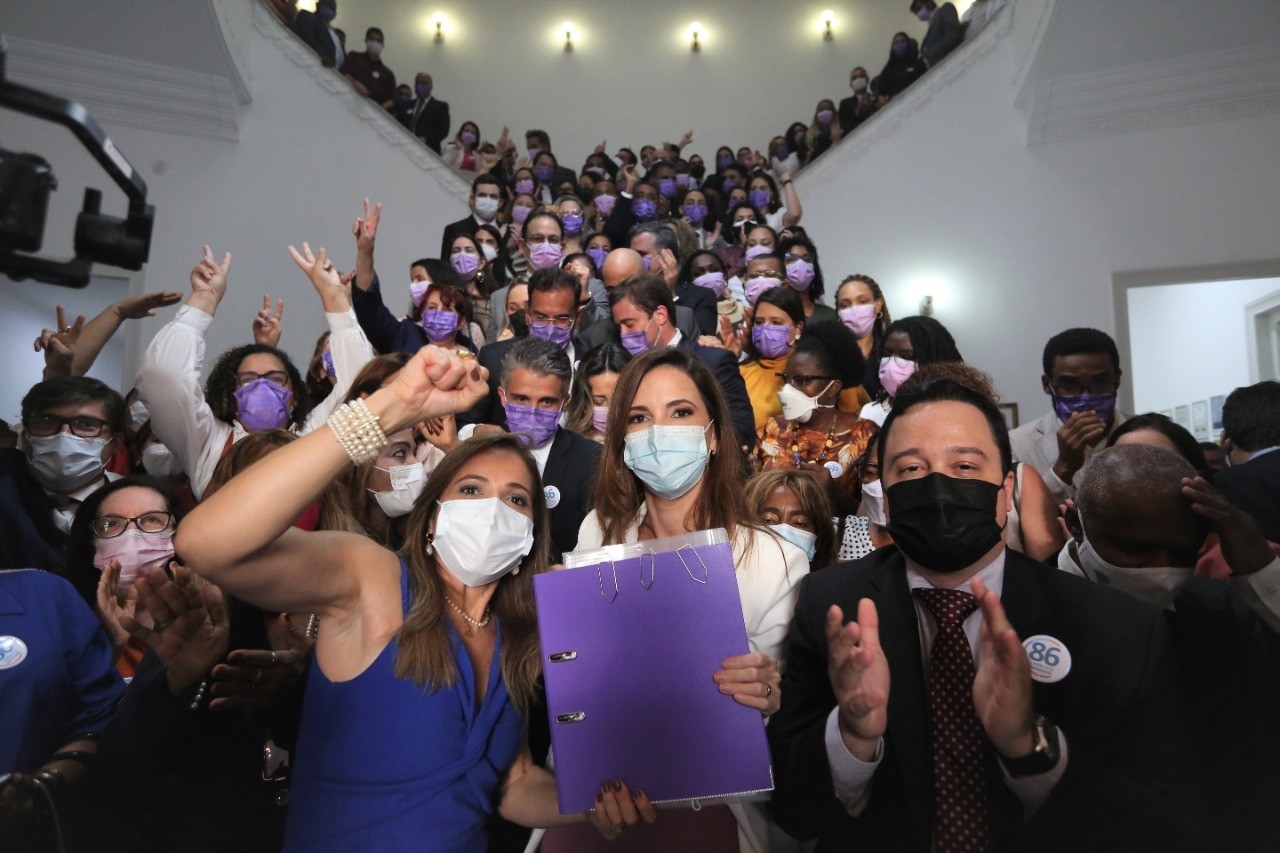 Daniela Borges é eleita presidente da OAB Bahia; advogada é a primeira mulher a ocupar o cargo ...