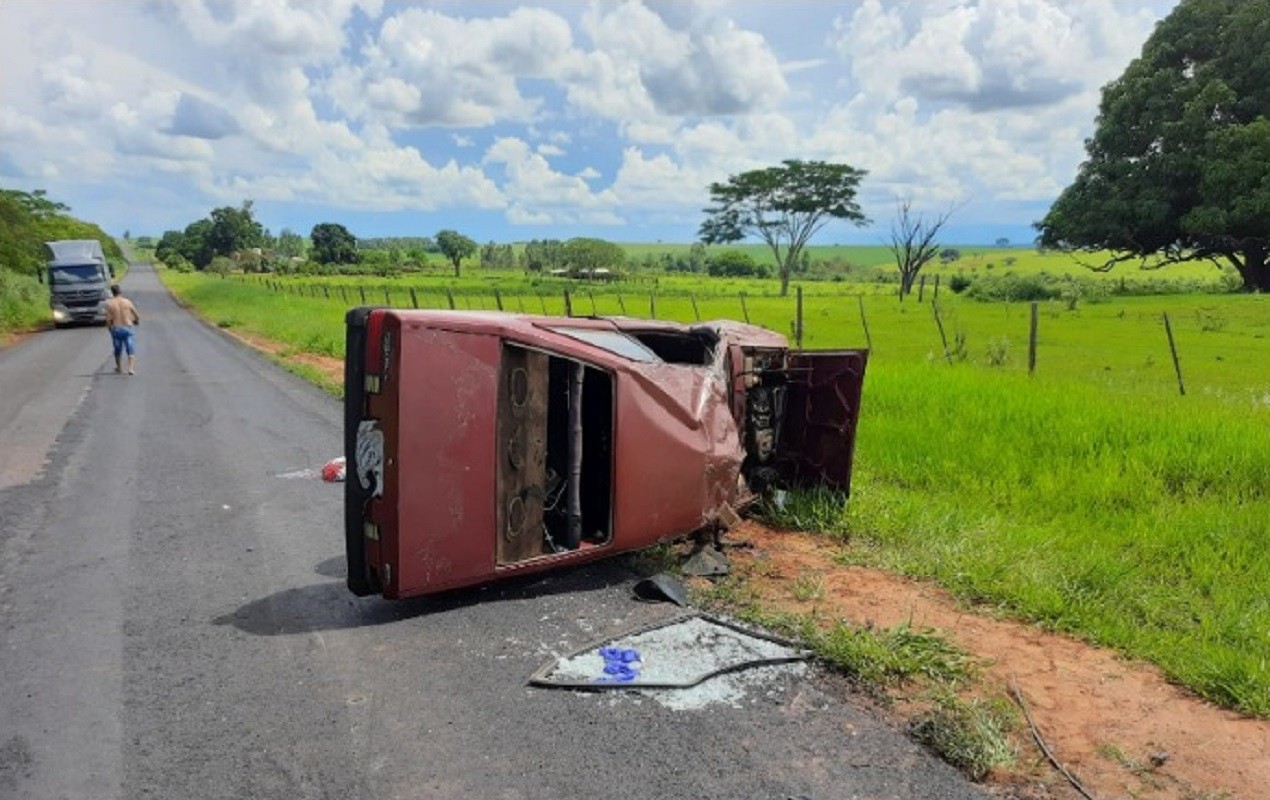 Capotamento deixa um morto em estrada vicinal de Iacri