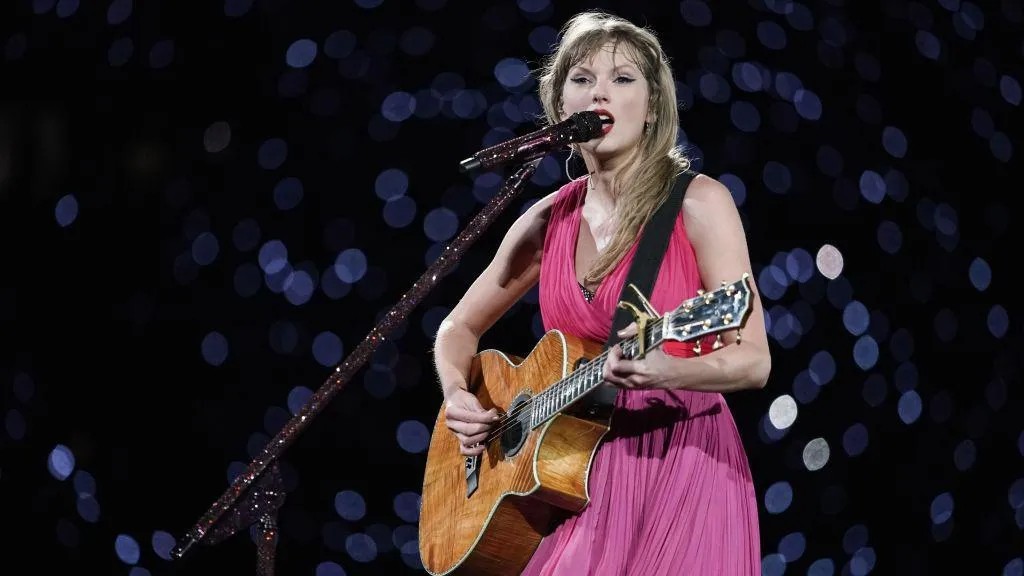 Taylor Swift declara apoio a Kamala Harris: 'Líder firme e talentosa' | G1