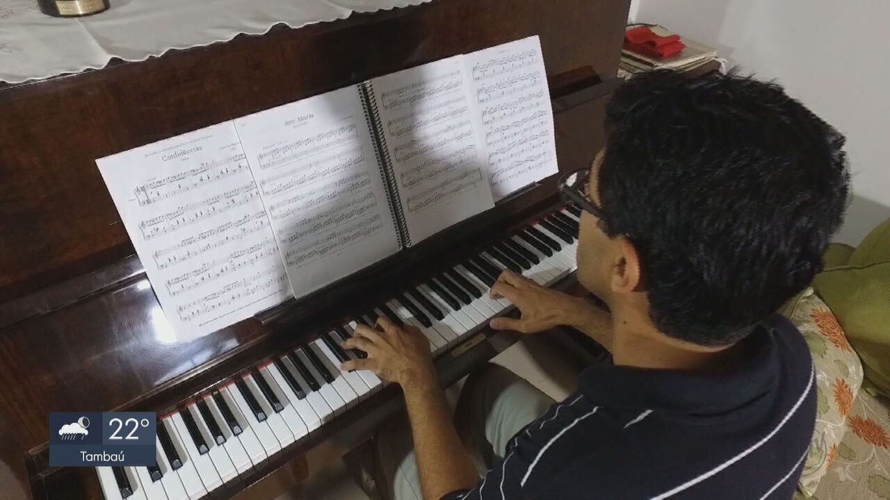Homem autista encontra no piano uma forma de se comunicar: 'transformou ...