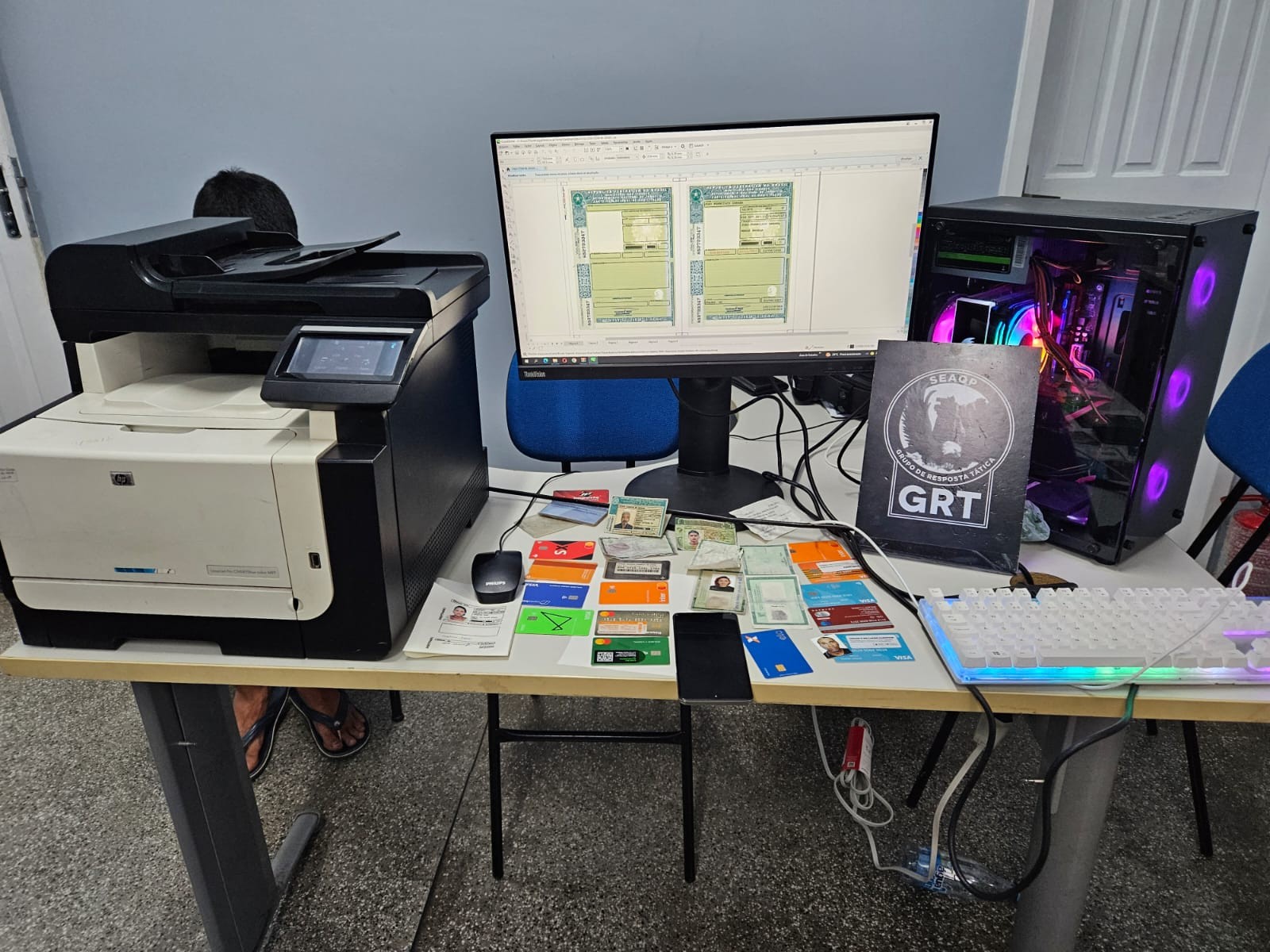 Suspeito de falsificar documentos para criminosos é preso em Manaus