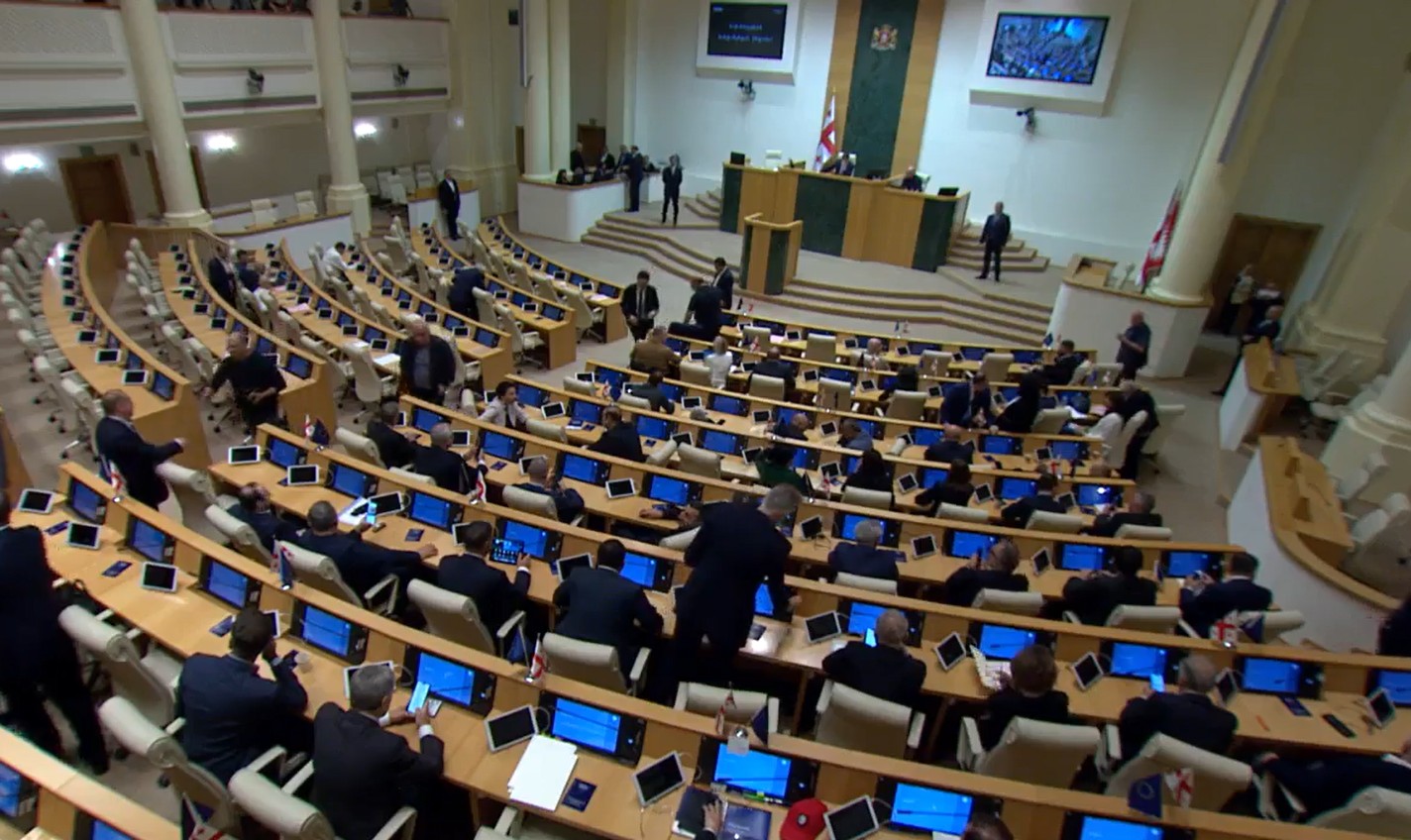 Parlamento da Geórgia aprova lei que restringe os direitos LGBT | G1