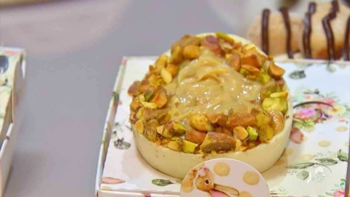 Aprenda a fazer ovo de chocolate branco com pistache, receita que é ...