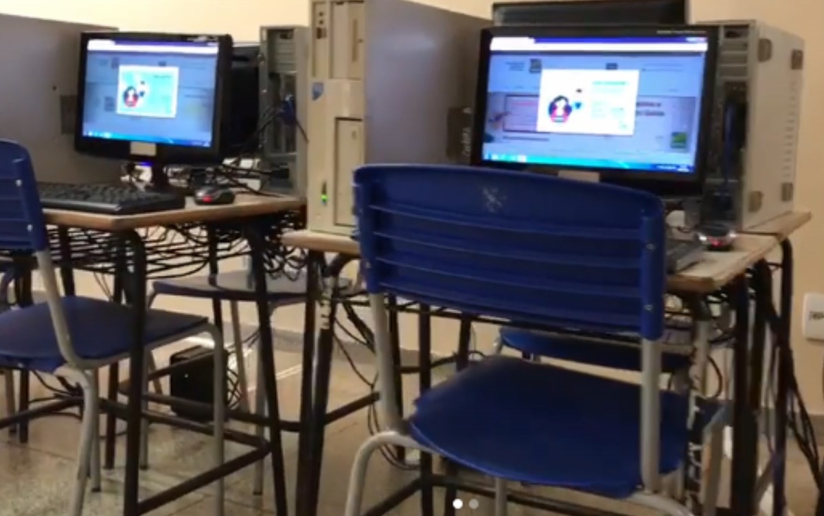 Durante pandemia, aulas são dadas virtualmente, mas internet limitada e ...