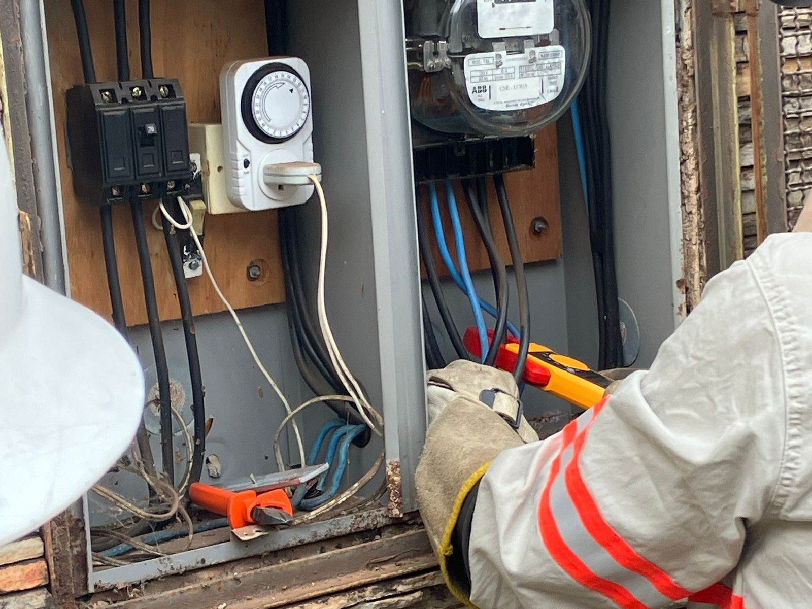 Operação de combate a furto de energia é realizada em cidades do Oeste ...