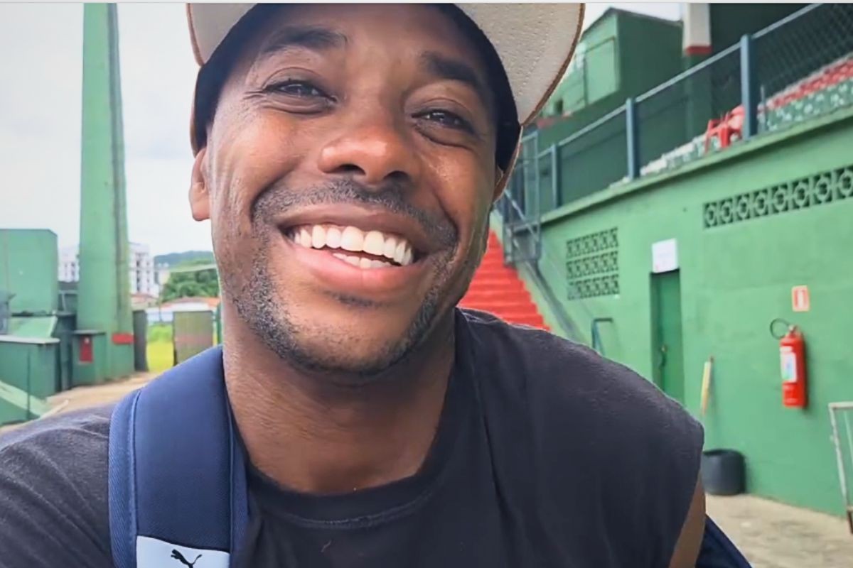 Robinho volta a campo em jogo-treino contra a Portuguesa Santista e ...