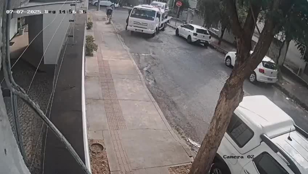 Guincho perde o freio e bate em muro de condomínio em BH; VÍDEO | Minas Gerais | G1