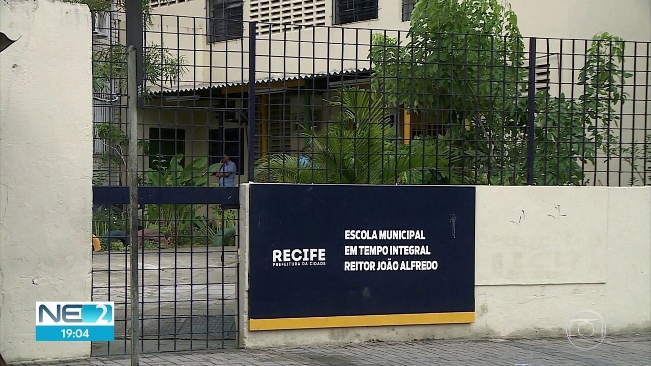 Escolas municipais do Recife têm funcionamento parcial no 1º dia de ...