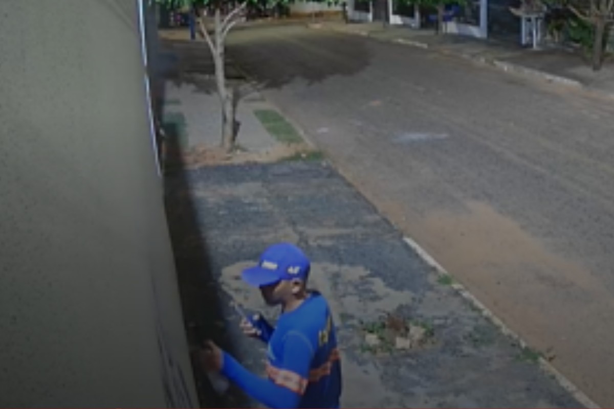 Suspeito é preso por pichar sigla de facção em casa de PM em MT | G1