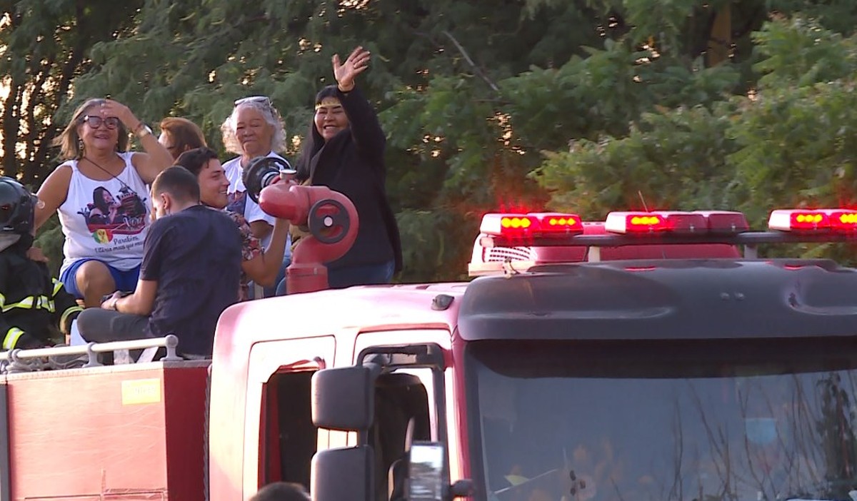 Vera de Maria Maga é recebida em Petrolina com festa e desfile em carro ...