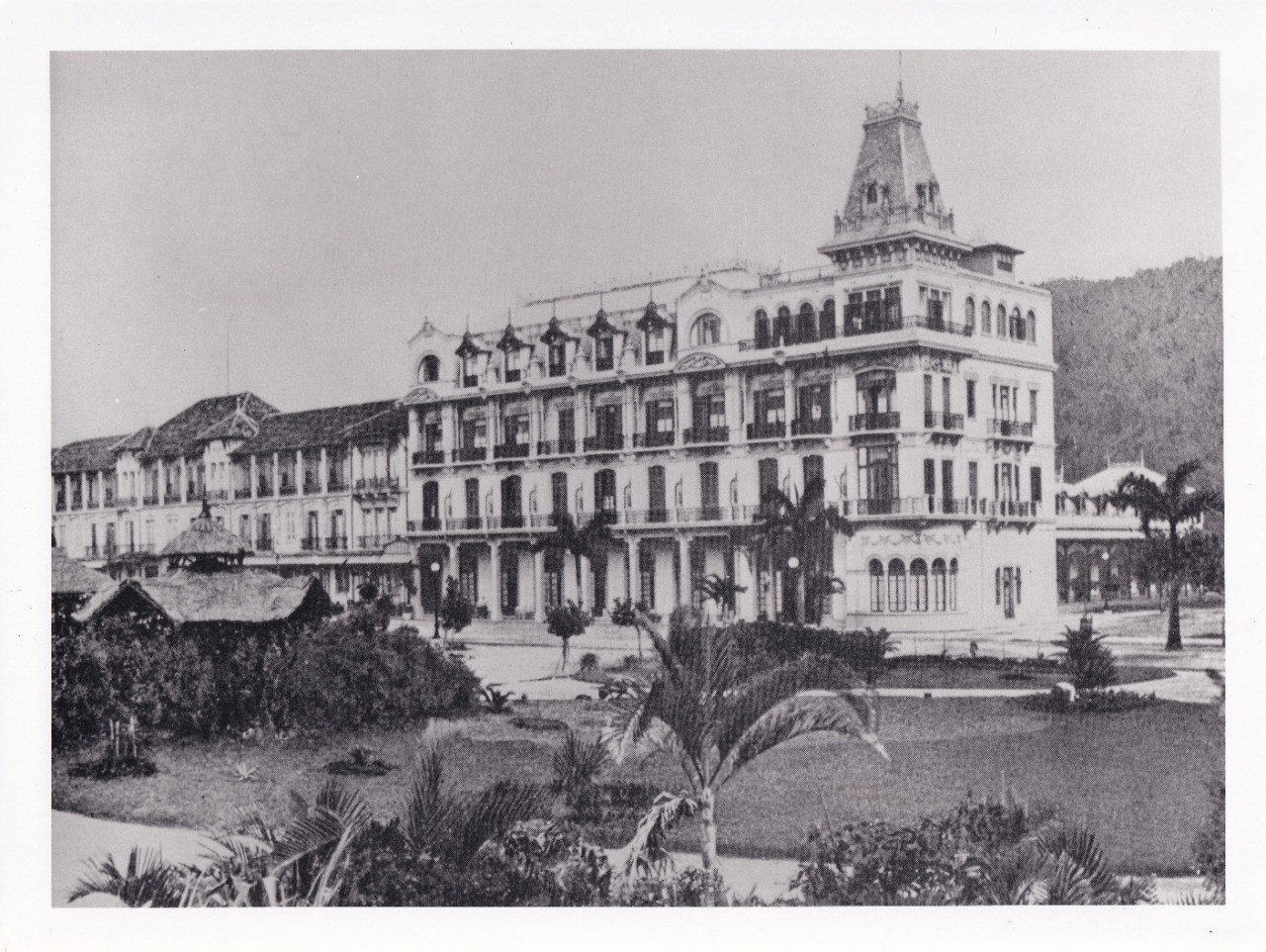 Há 90 anos, o Brasil dizia adeus a Santos Dumont, que tirou a própria ...