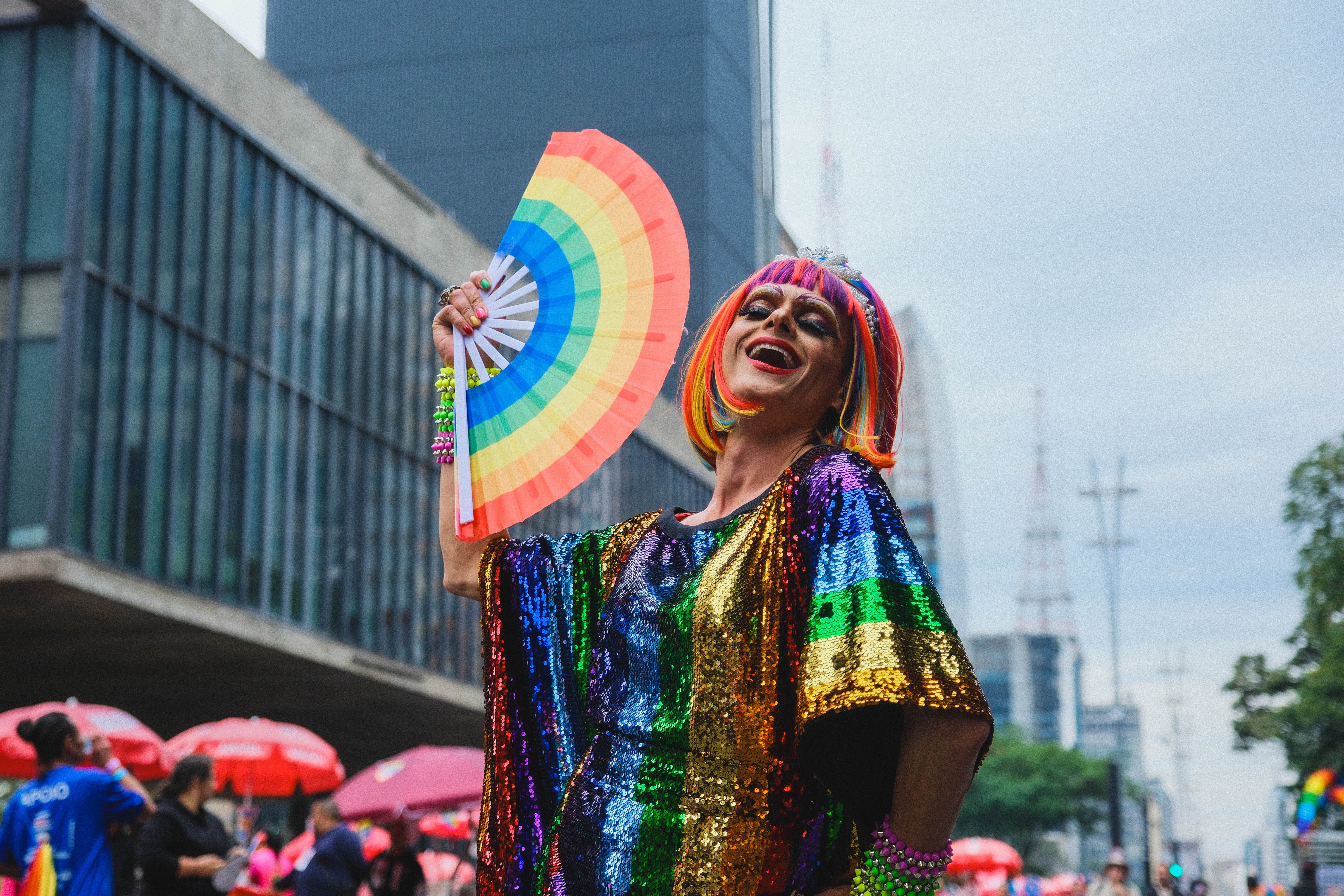Com foco nas eleições, Parada LGBT+ de SP anuncia tema e programação ...