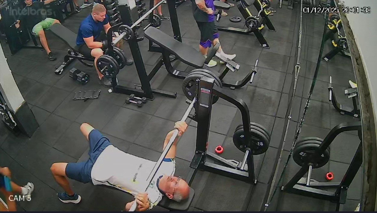 Homem morre após ser atingido por barra de supino em Olinda; VÍDEO | G1