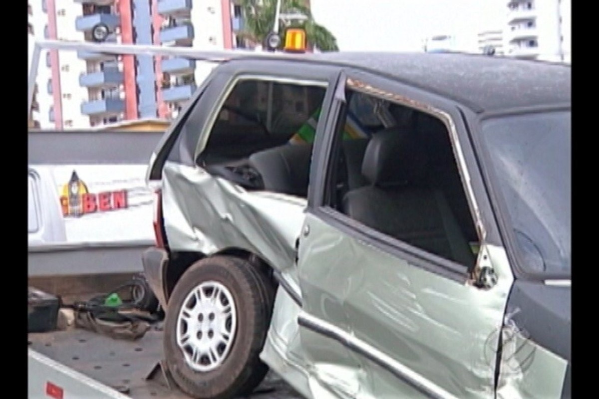 Carros se envolvem em acidente na Doca, em Belém | Pará | G1