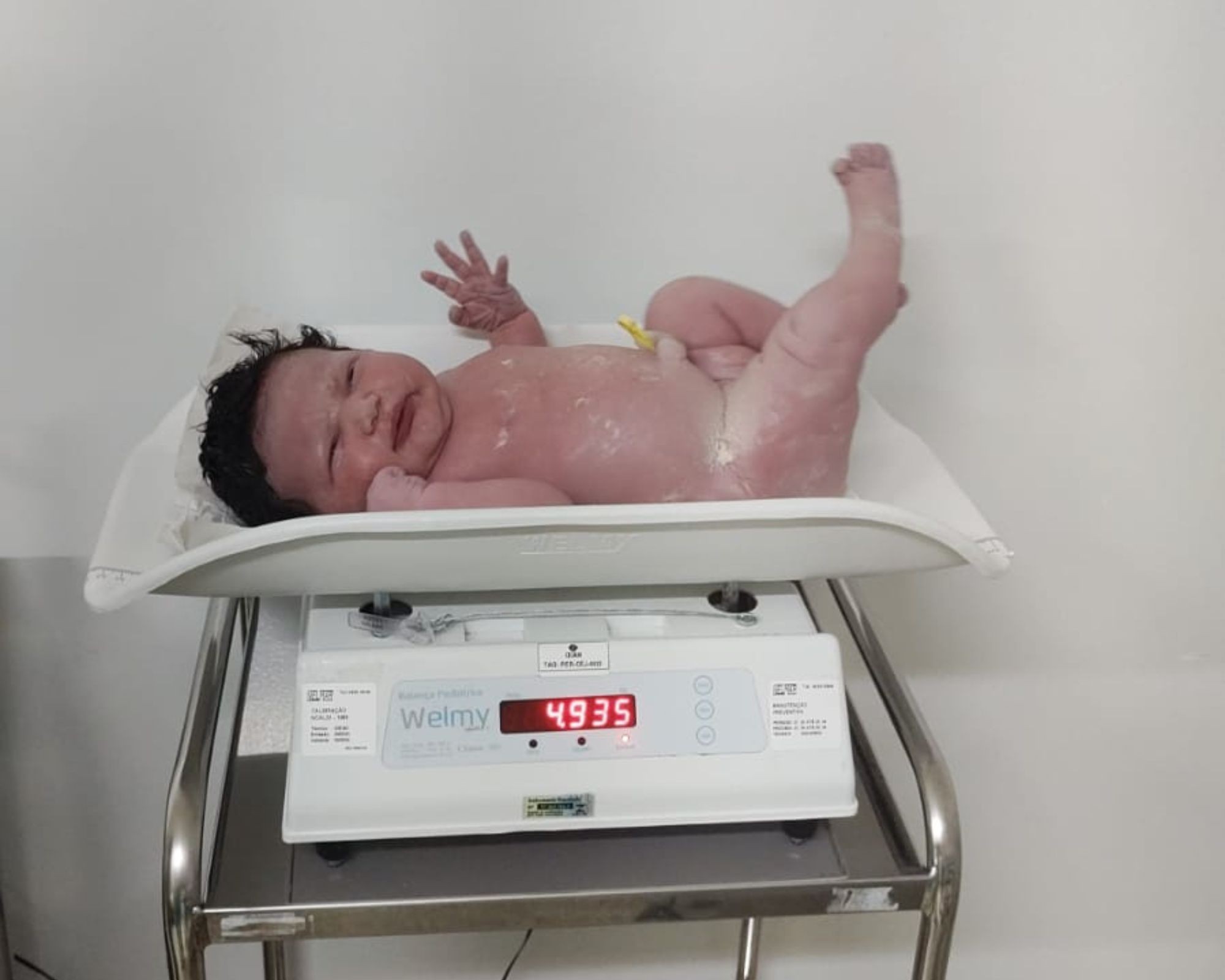 Bebê nasce com 53 cm, quase 5 kg e usando roupinha para três meses: 'vou precisar comprar tudo ...