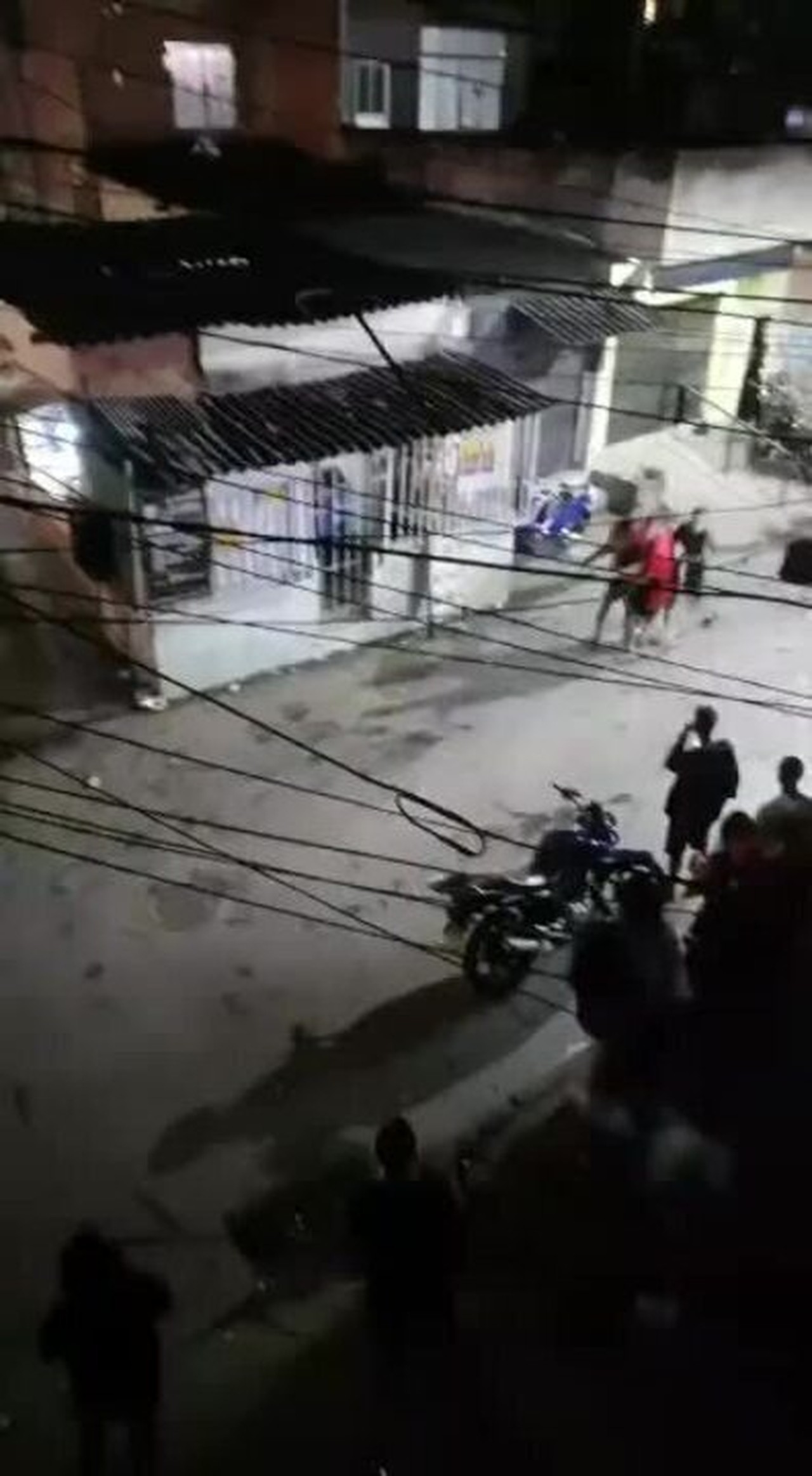 Tiroteio em Costa Barros deixa duas pessoas mortas e quatro feridas ...