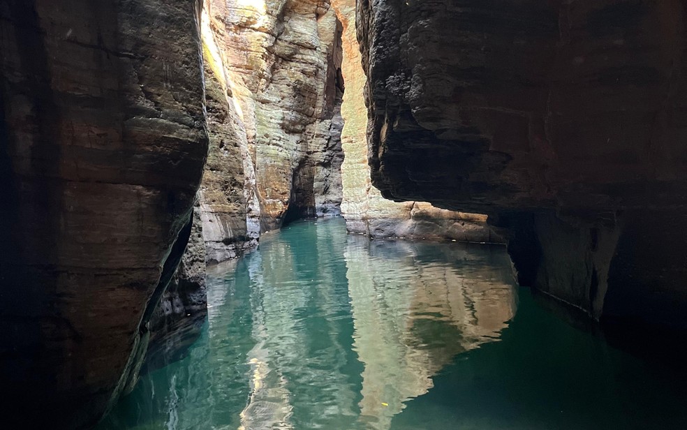 Conheça região de cânions, cachoeiras e piscinas naturais de águas ...