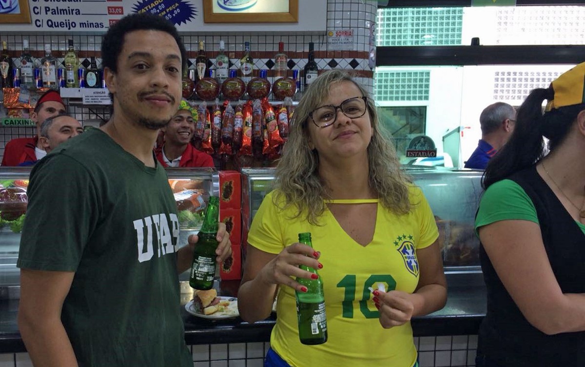 Paulistanos trocam o pingado por cerveja para assistir ao jogo do ...