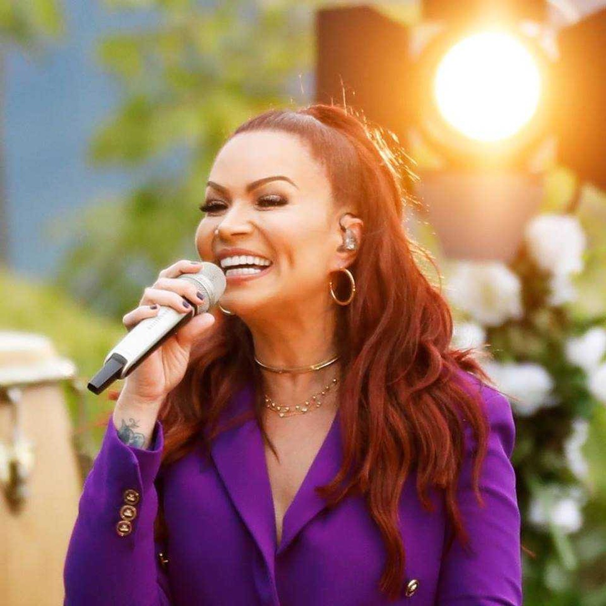 Cantora Solange Almeida se apresenta na primeira noite do Arraiá da ...