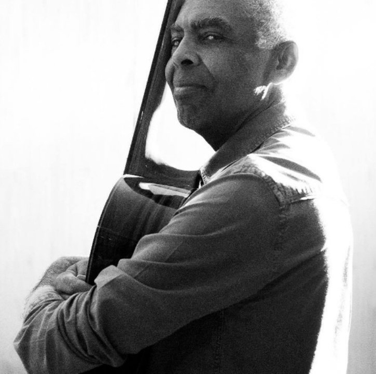 Gilberto Gil completa 75 anos; vídeo relembra vida e carreira