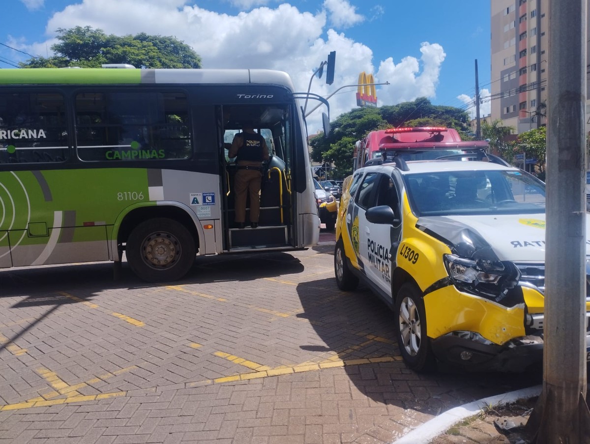 Viatura da PM bate em ônibus durante perseguição no Centro de Maringá ...