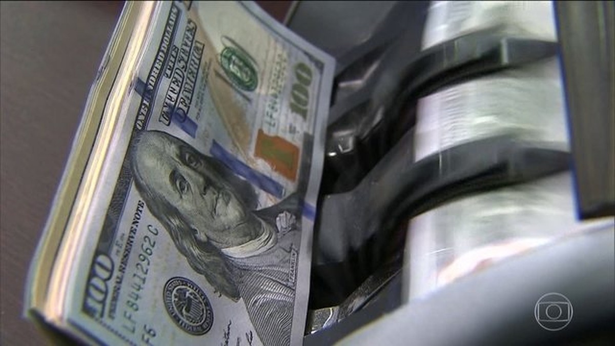 Dólar fecha em alta no primeiro dia de negócios depois do segundo turno ...
