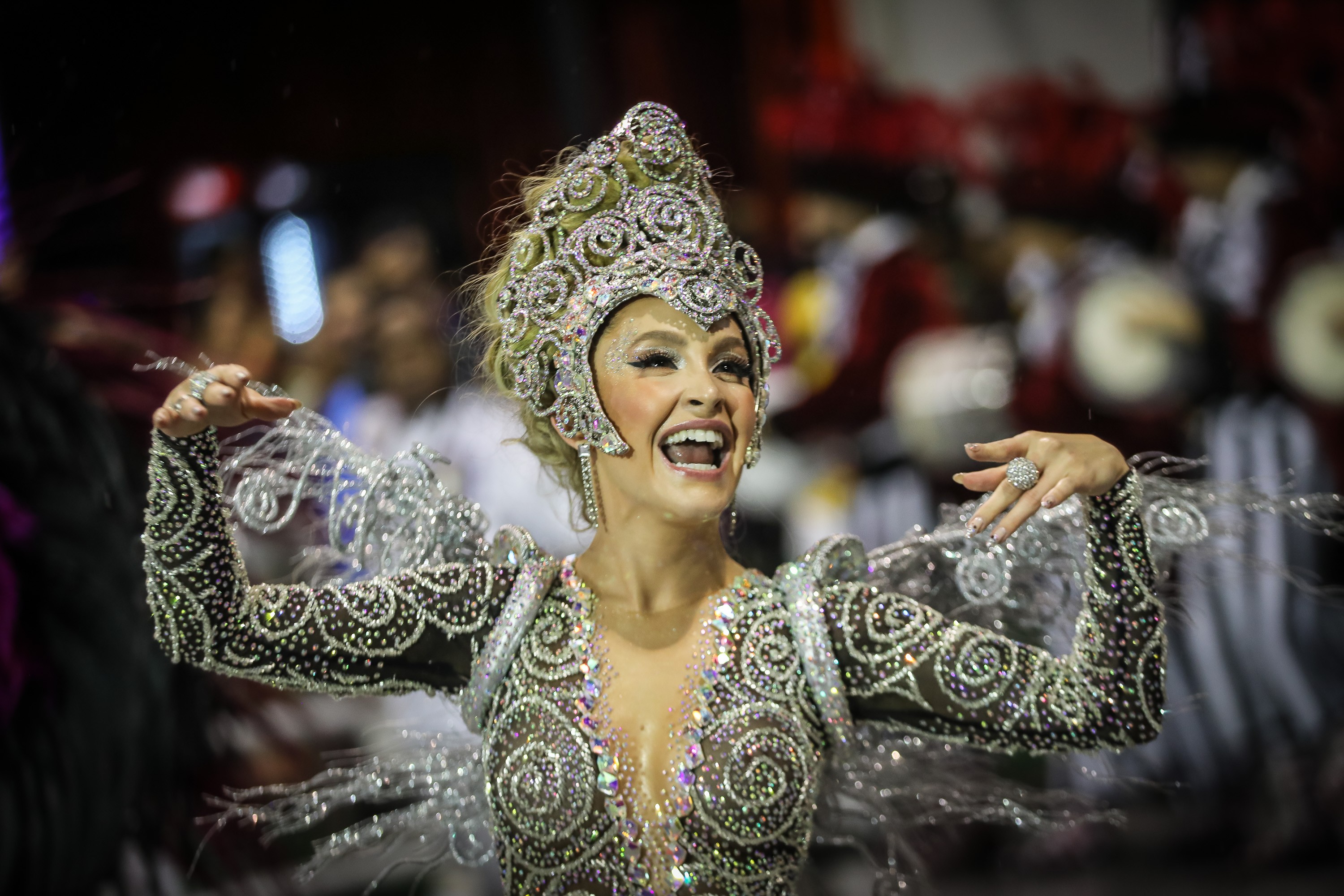 FOTOS: veja as rainhas, musas e madrinhas de bateria da 2ª noite de ...