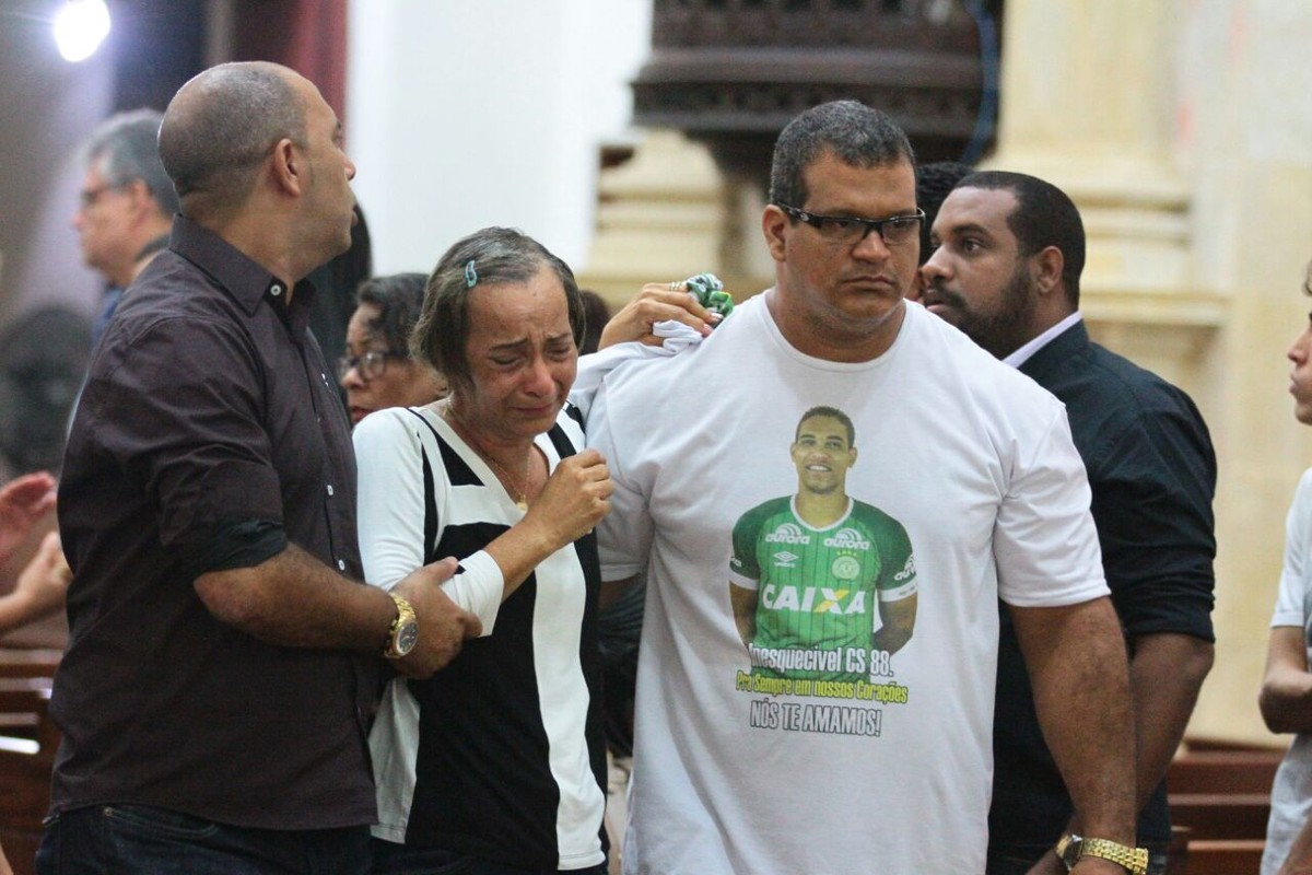 Cléber Santana, capitão da Chape, é homenageado em missa em PE ...