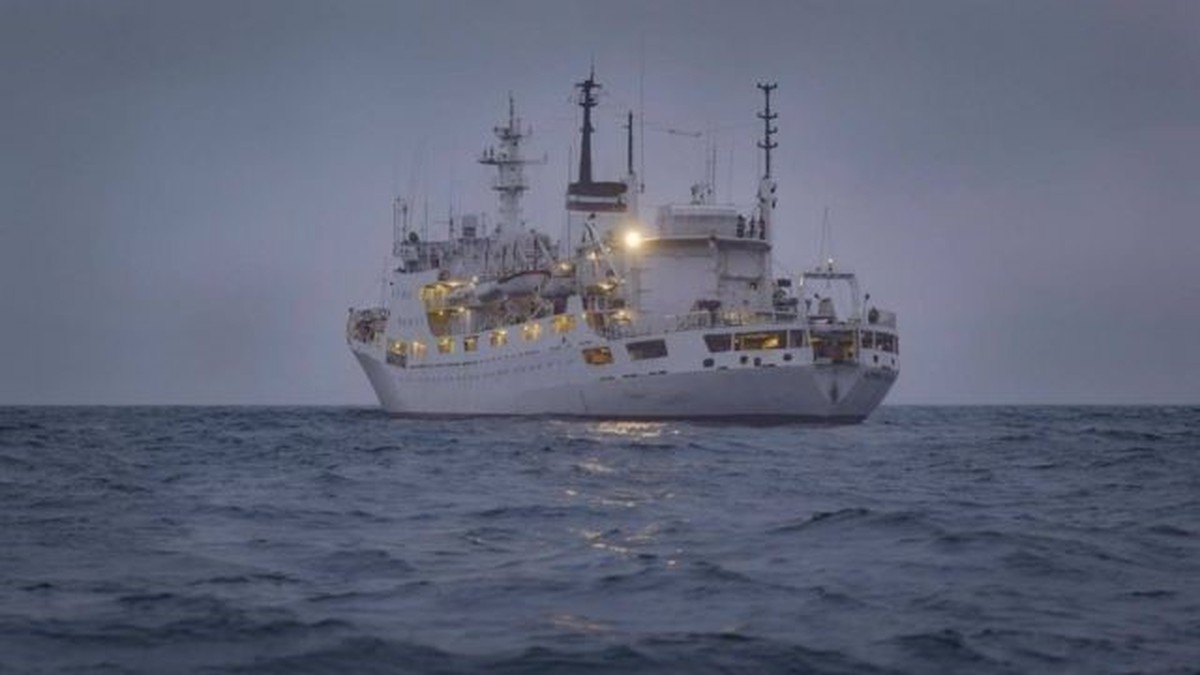 Navios Fantasmas Da Vida Real Navio Fantasma Dá Adeus Ao Porto De