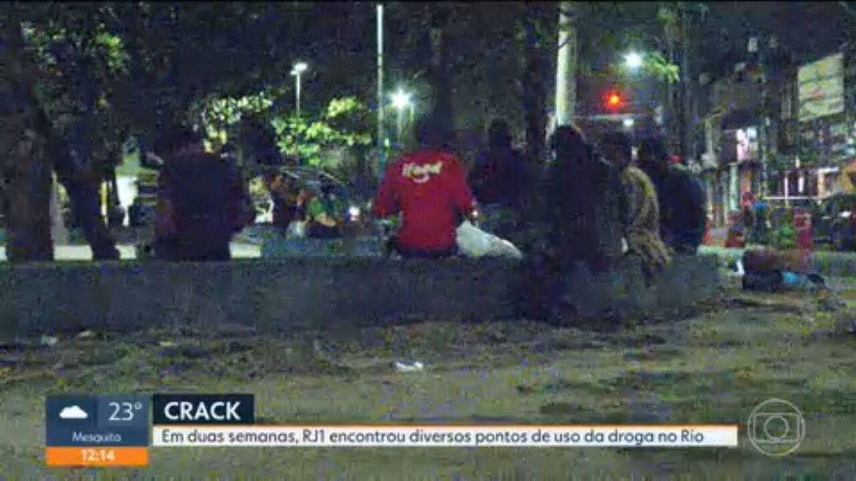 Usuários são flagrados usando crack à luz do dia; Prefeitura mapeou 50 pontos de uso da droga no ...