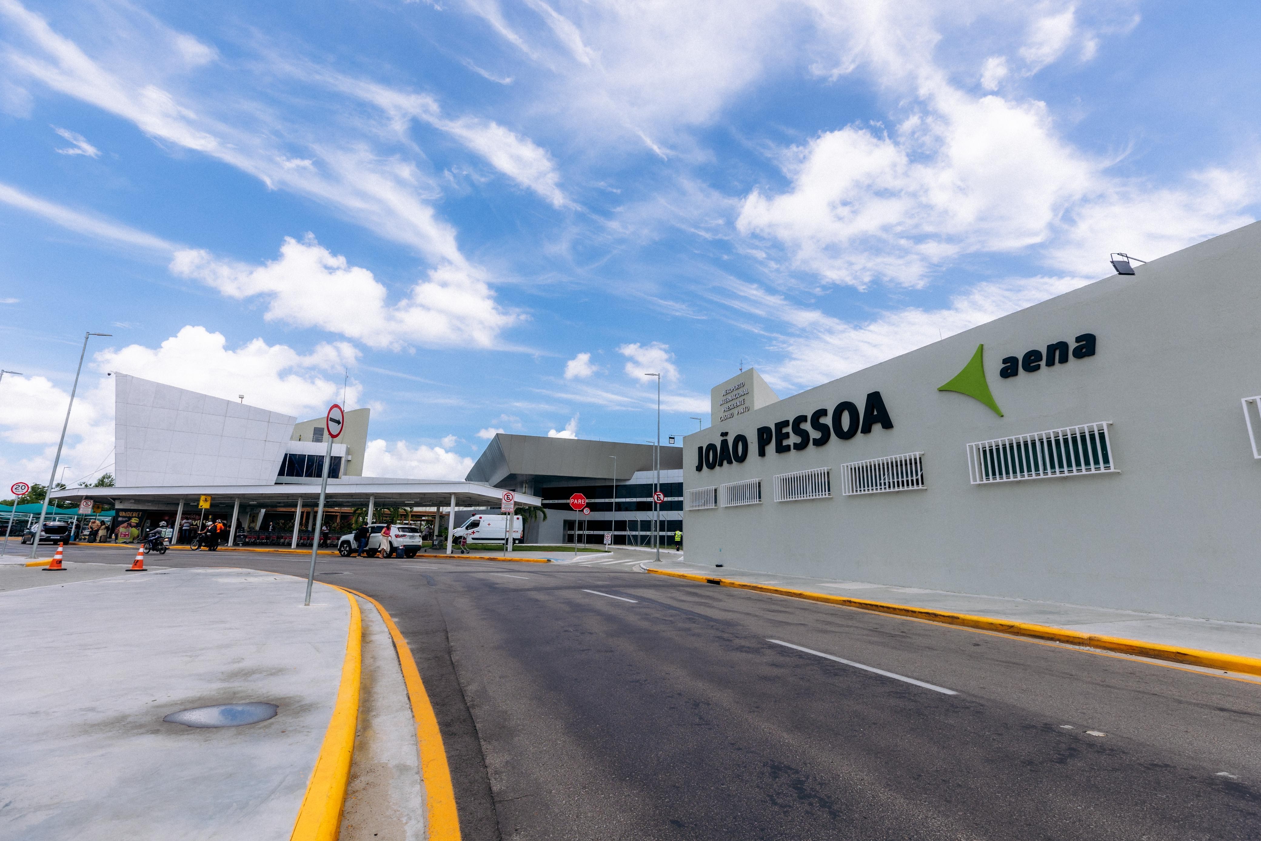 Passageiro é preso por transportar mercadorias não declaradas, em ...