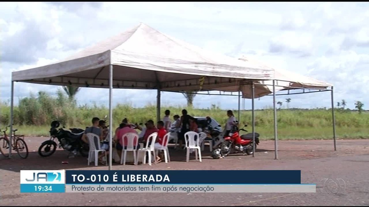 Manifestantes liberam trecho da TO-010 que estava bloqueado há quatro ...