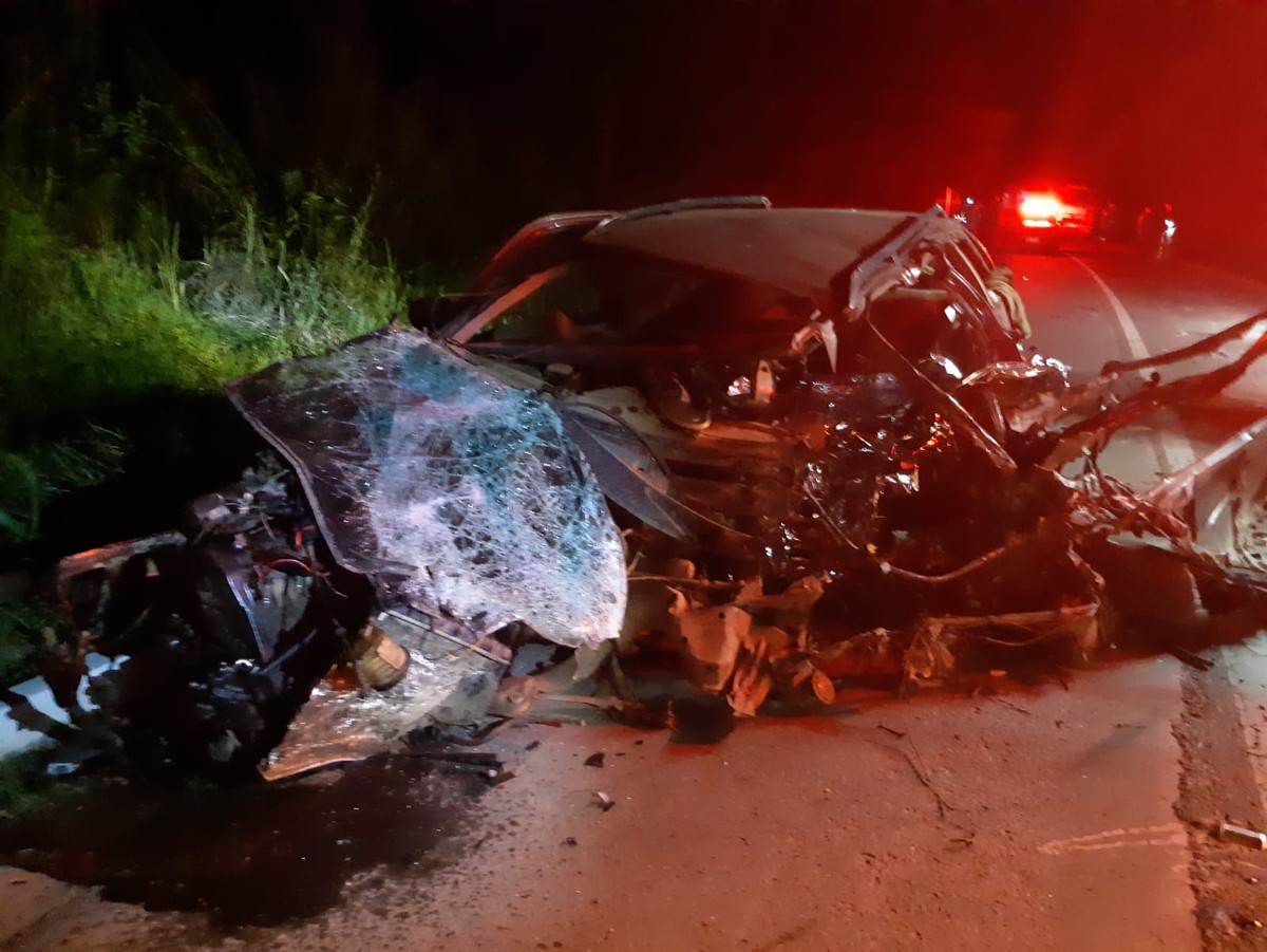 Motorista inabilitado invade contramão, bate de frente com carreta e morre na BR-267 | Zona da ...