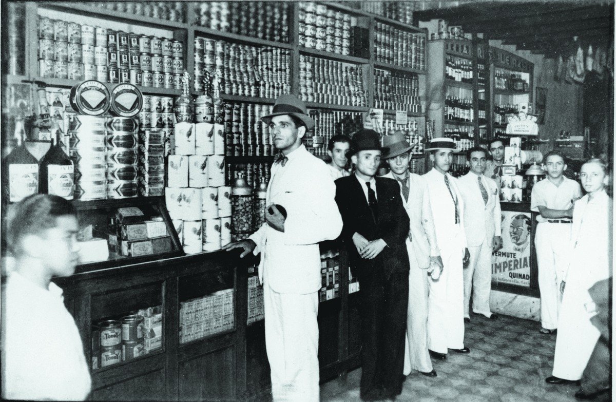 Evolução do comércio cearense é registrada em livro sobre 70 anos da ...