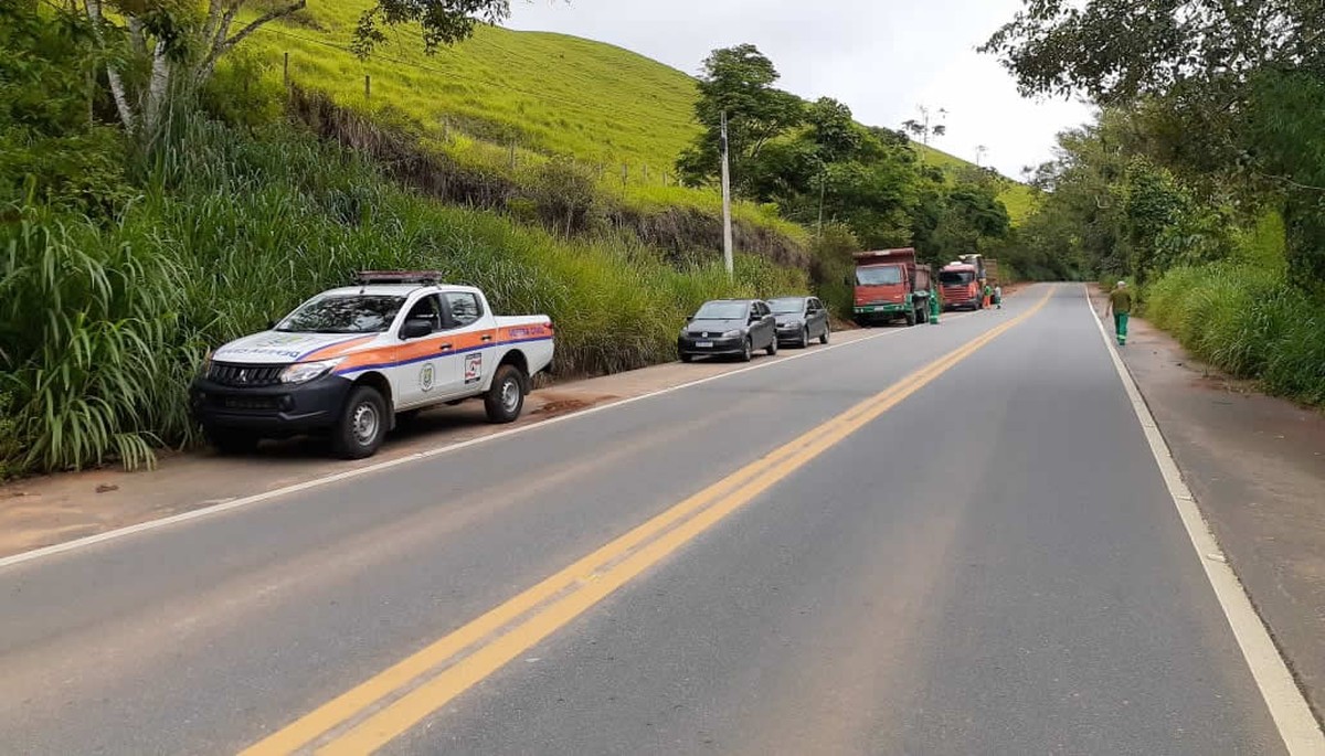 Liberado trânsito na RJ-145 após deslizamento de pedras em Valença ...