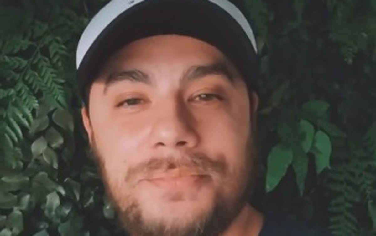 Após nove anos, cantor Levi Lima anuncia nas redes sociais saída da ...