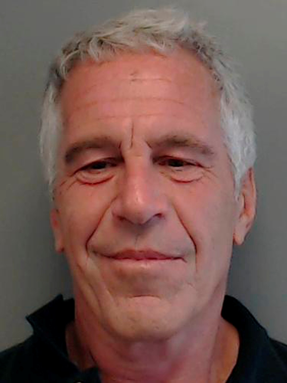 Milionário Jeffrey Epstein é encontrado ferido em sua cela nos EUA ...