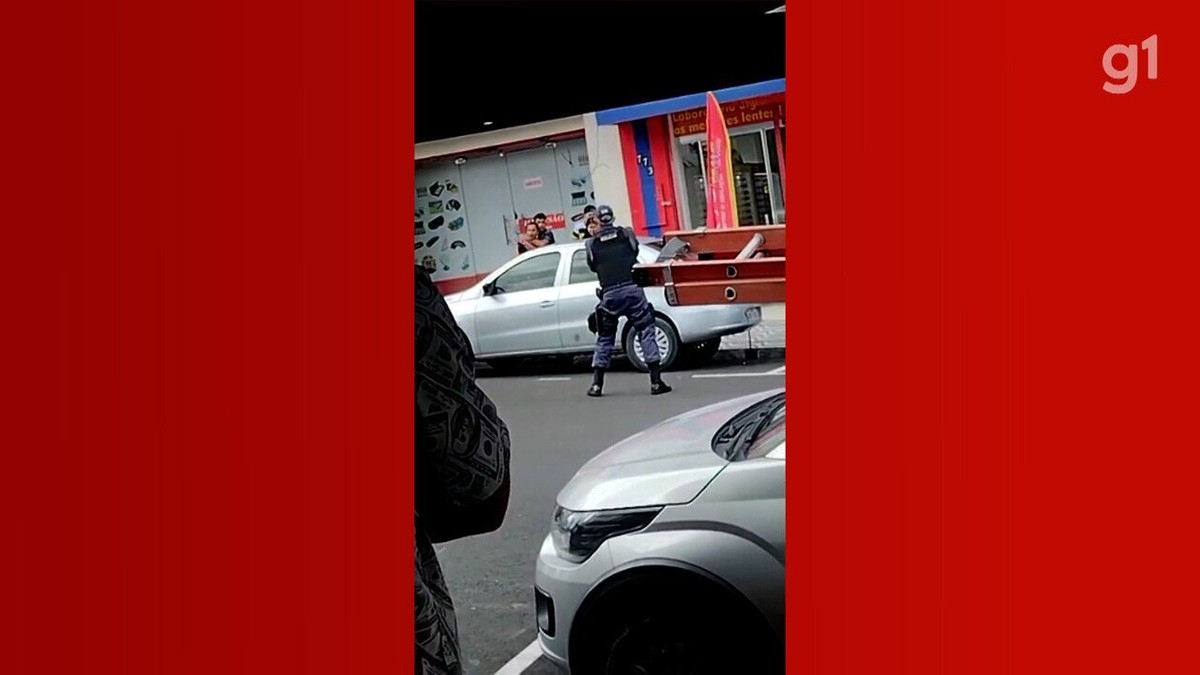 VÍdeo Criminosos Usam Reféns De Escudo Humano Para Tentar Fugir Da