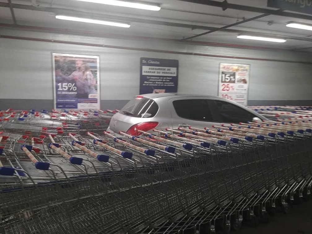 Carrinhos De Estacionamento De Supermercado