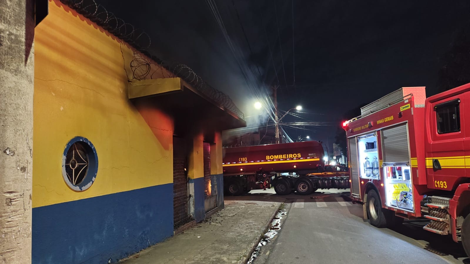 Incêndio atinge depósito de material de construção em BH; VÍDEO | G1