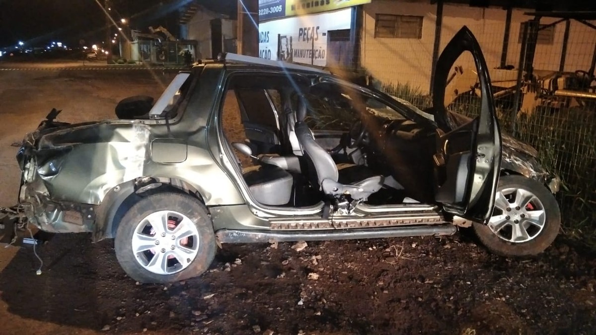 Homem morre após ser ejetado de carro durante capotamento na BR-277, em Cascavel | Oeste e ...