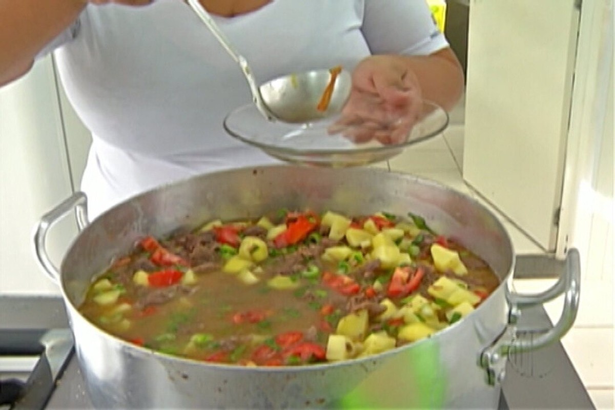 História e afogado da Festa do Divino são levados aos alunos de Mogi ...