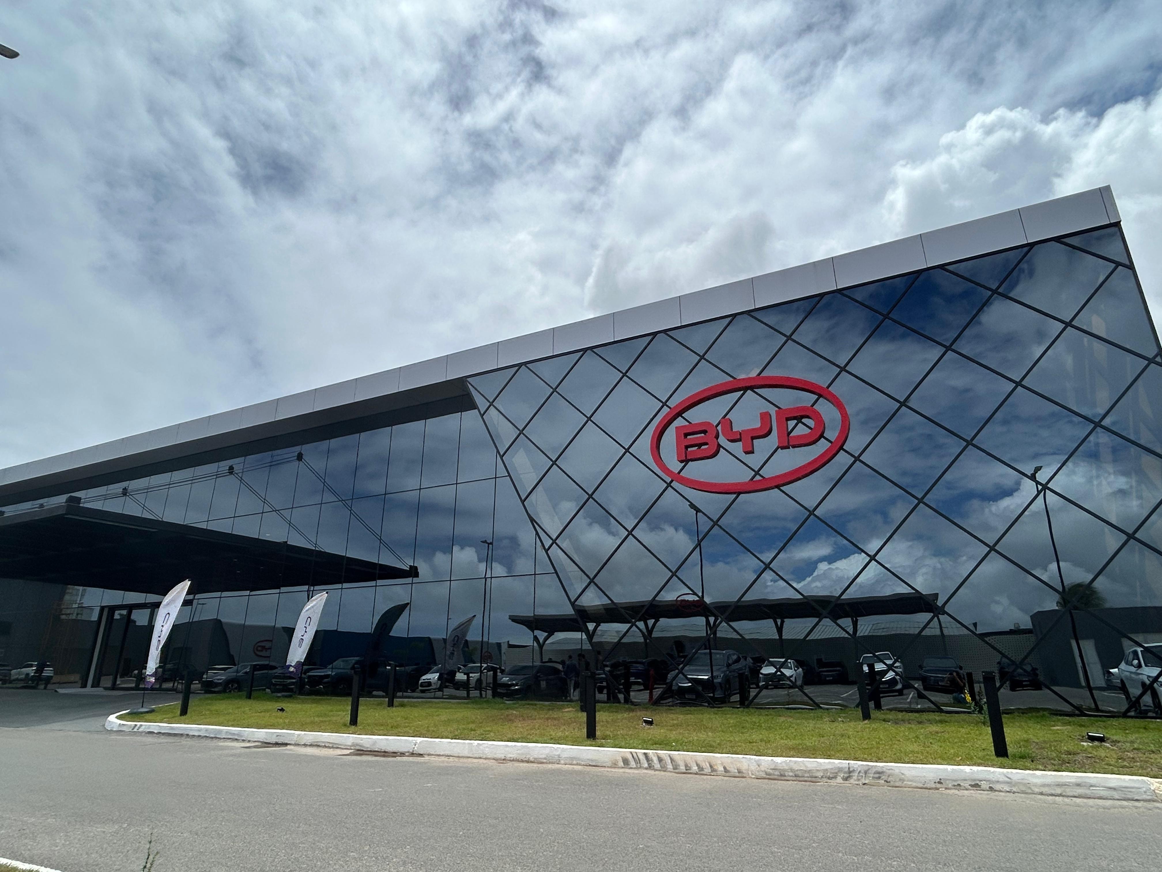 É falso BYD contratou 10 mil chineses para formar 'cidade' na Bahia | G1
