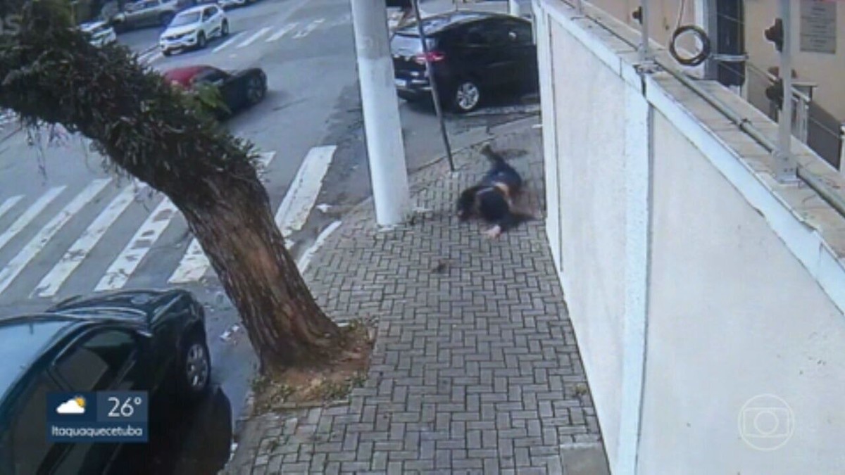 Vídeo Empresário é Preso Por Chutar E Atirar Em Suspeito De Tentar