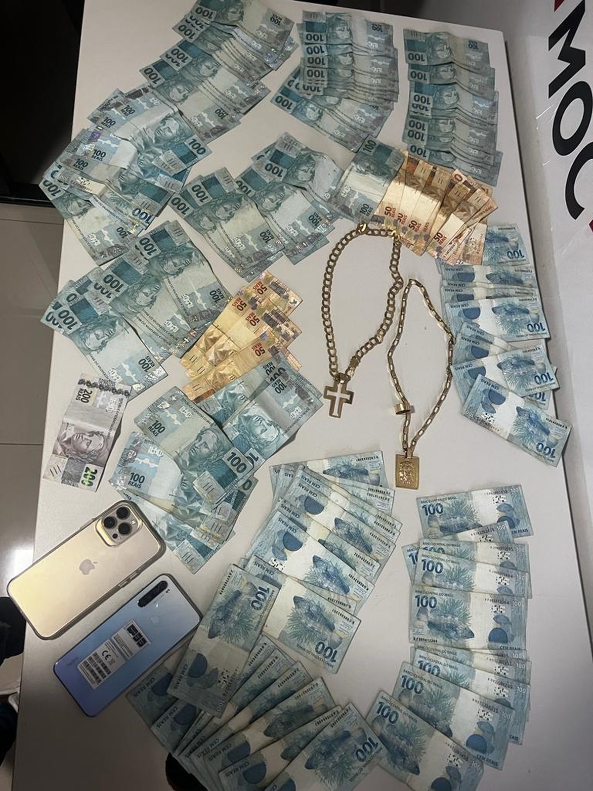 Polícia Civil apreende R$ 13 mil, carro, joias e celulares durante cumprimento de mandado em ...