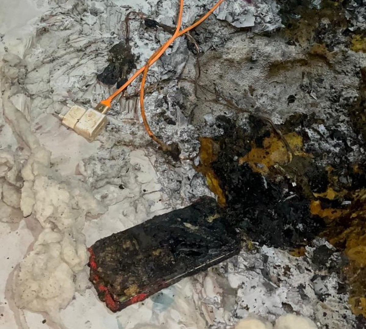 Celular explode e causa incêndio em apartamento de Balneário Camboriú | Santa Catarina | G1