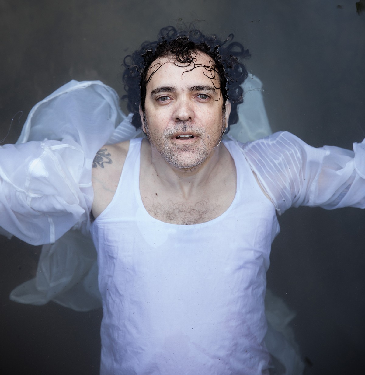 Moska vislumbra belezas na pulsão poética e roqueira de autoral álbum ...