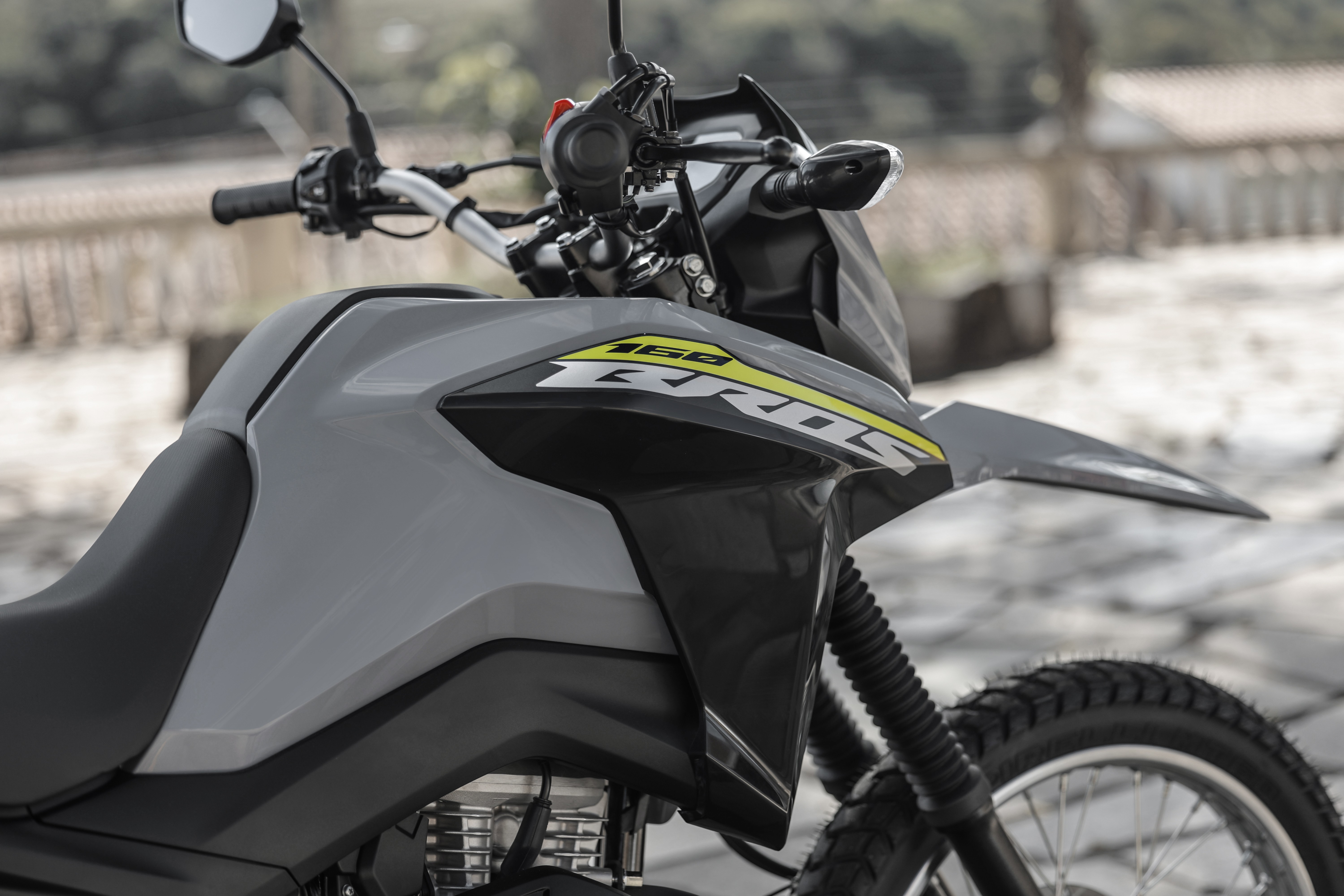 Nova Honda NXR Bros 160 chega em duas versões e ganha opcional de ...